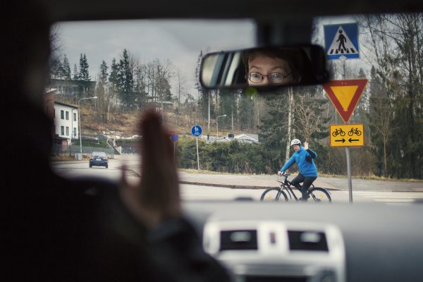 Pihakatu nopeusrajoitusalueen sisällä - Liikenneturva