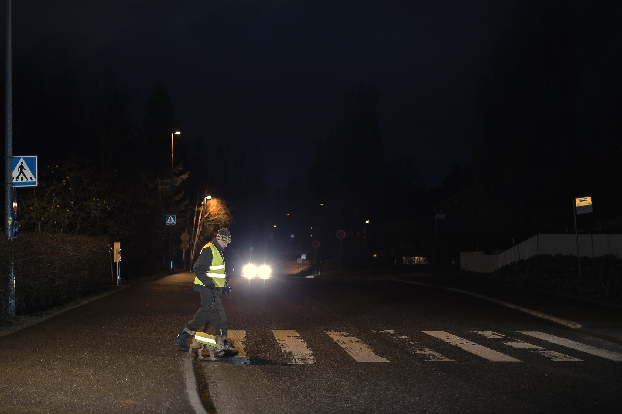 Pimeys haastaa tien päällä - heijastinmuistutusta toivotaan - Liikenneturva