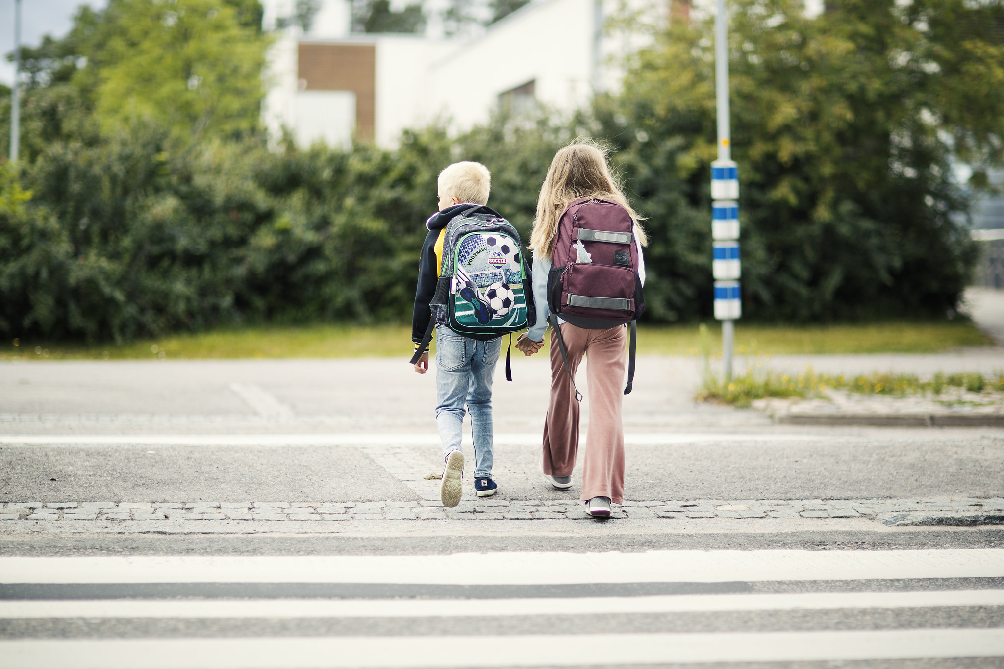 Pihakatu nopeusrajoitusalueen sisällä - Liikenneturva